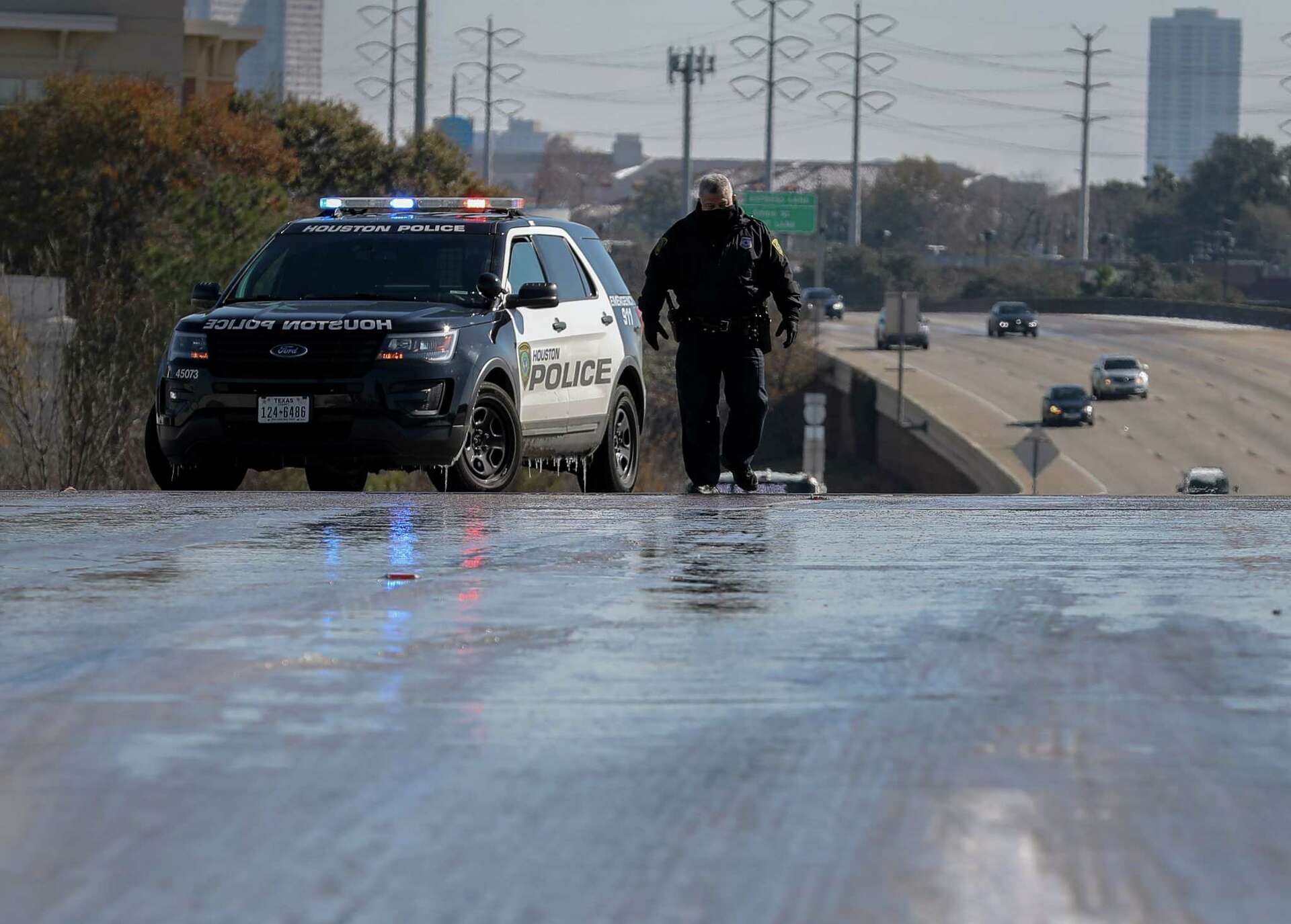 Map shows how Houston drivers are struggling to navigate icy roads