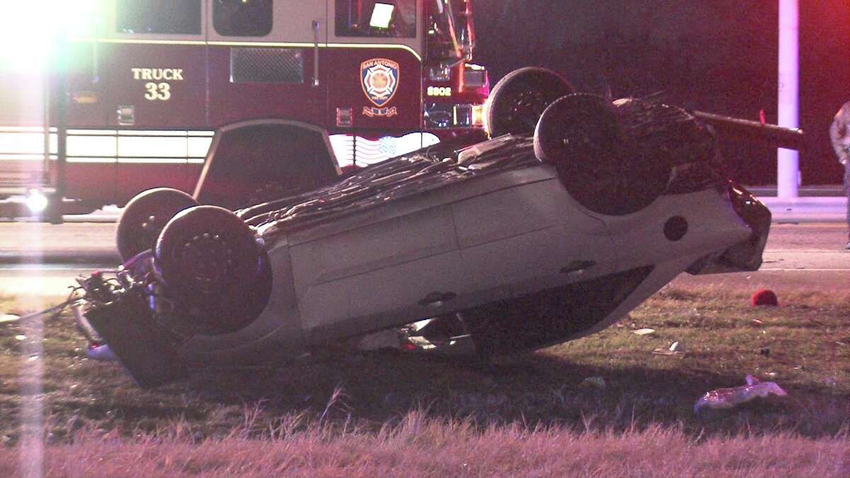 SAPD: 2 ejected during rollover crash on U.S. 90