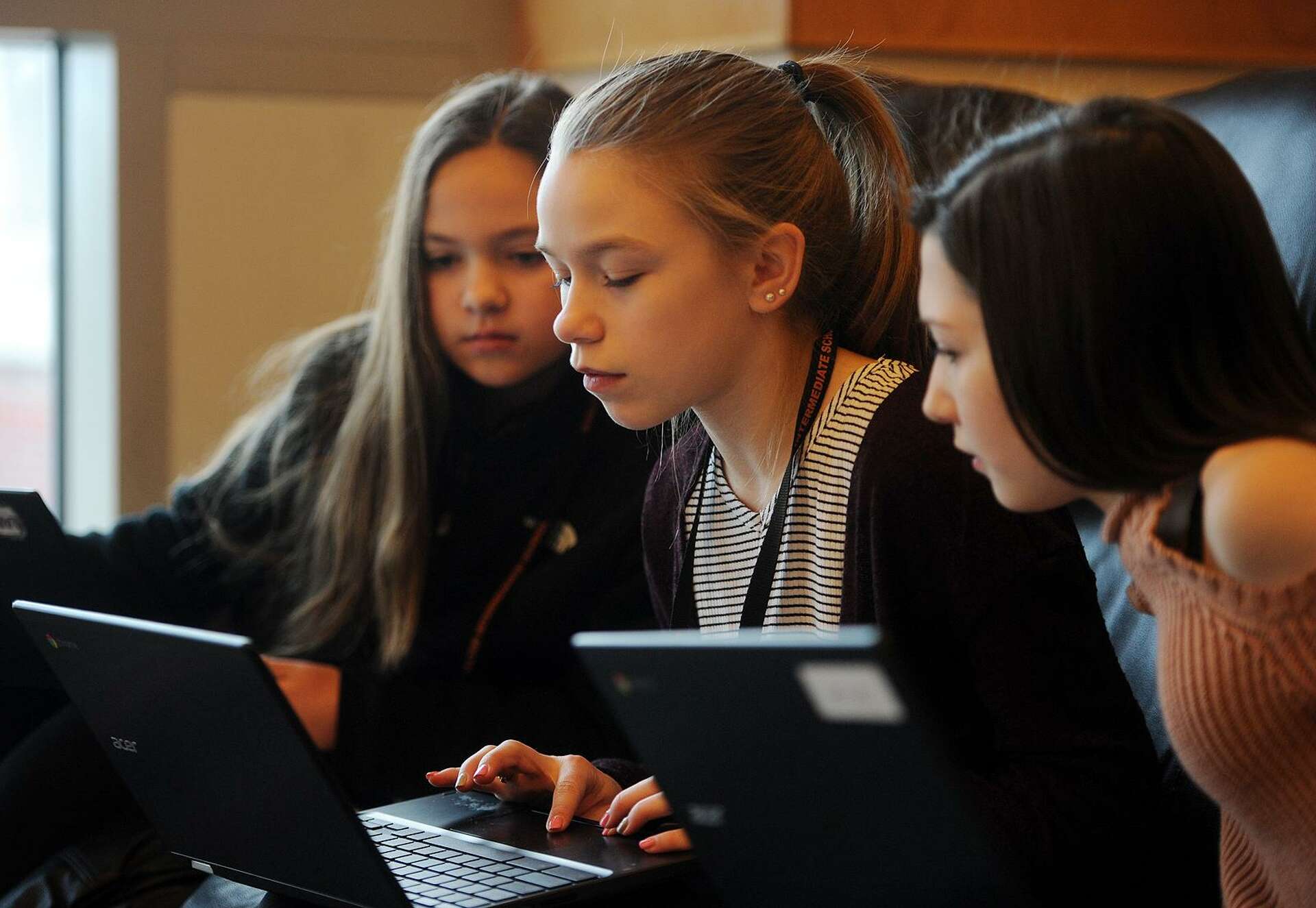 Innovation spaces: school libraries transformed for 21st century