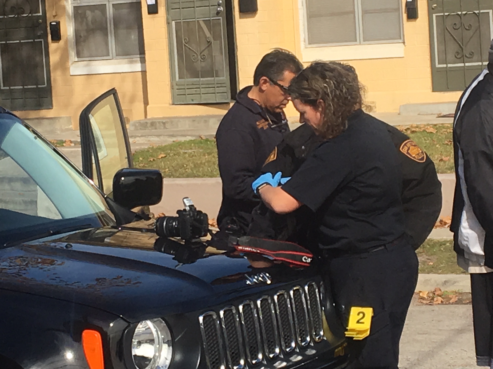 SAPD: Man catches 2 suspects breaking into car on West Side, opens fire