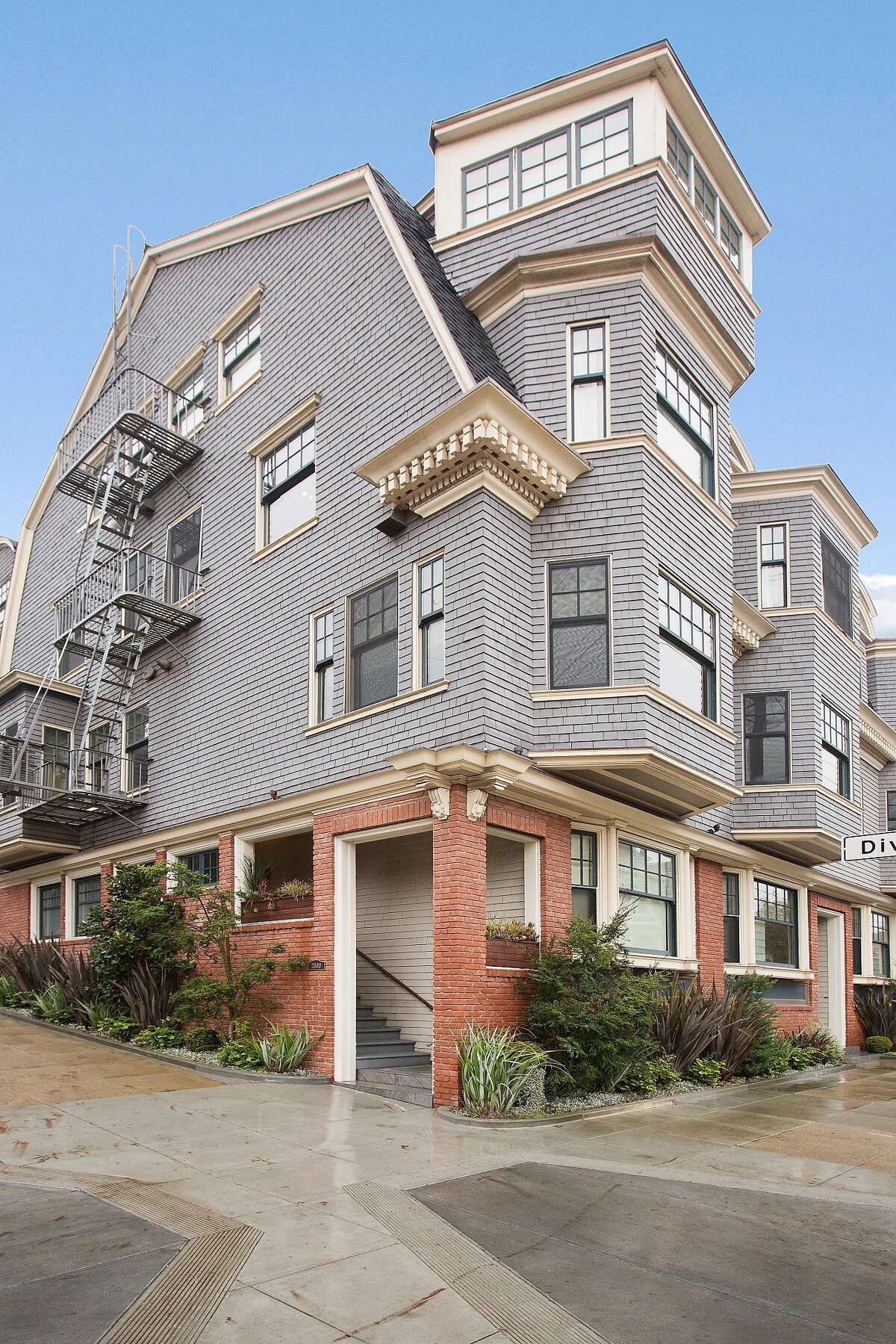 Walk-through: Elegance abounds in TIC previously renovated by Dumican ...