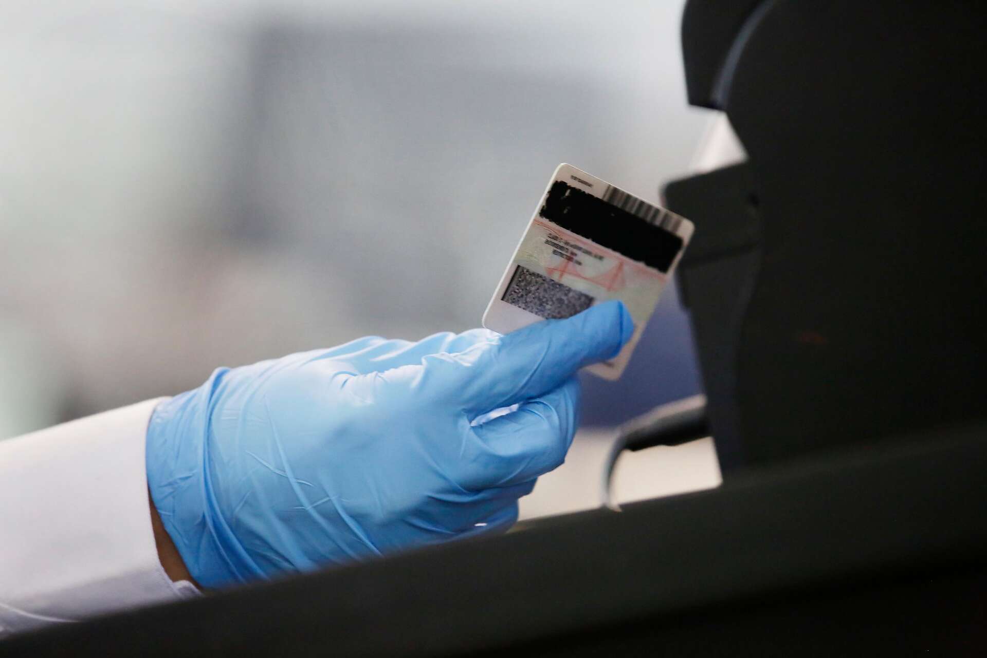 California rolls out new driver’s licenses; and those who fly will want ...