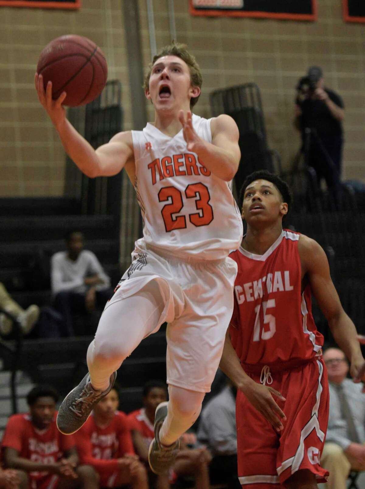 Boys basketball: Ridgefield pulls away from Central late