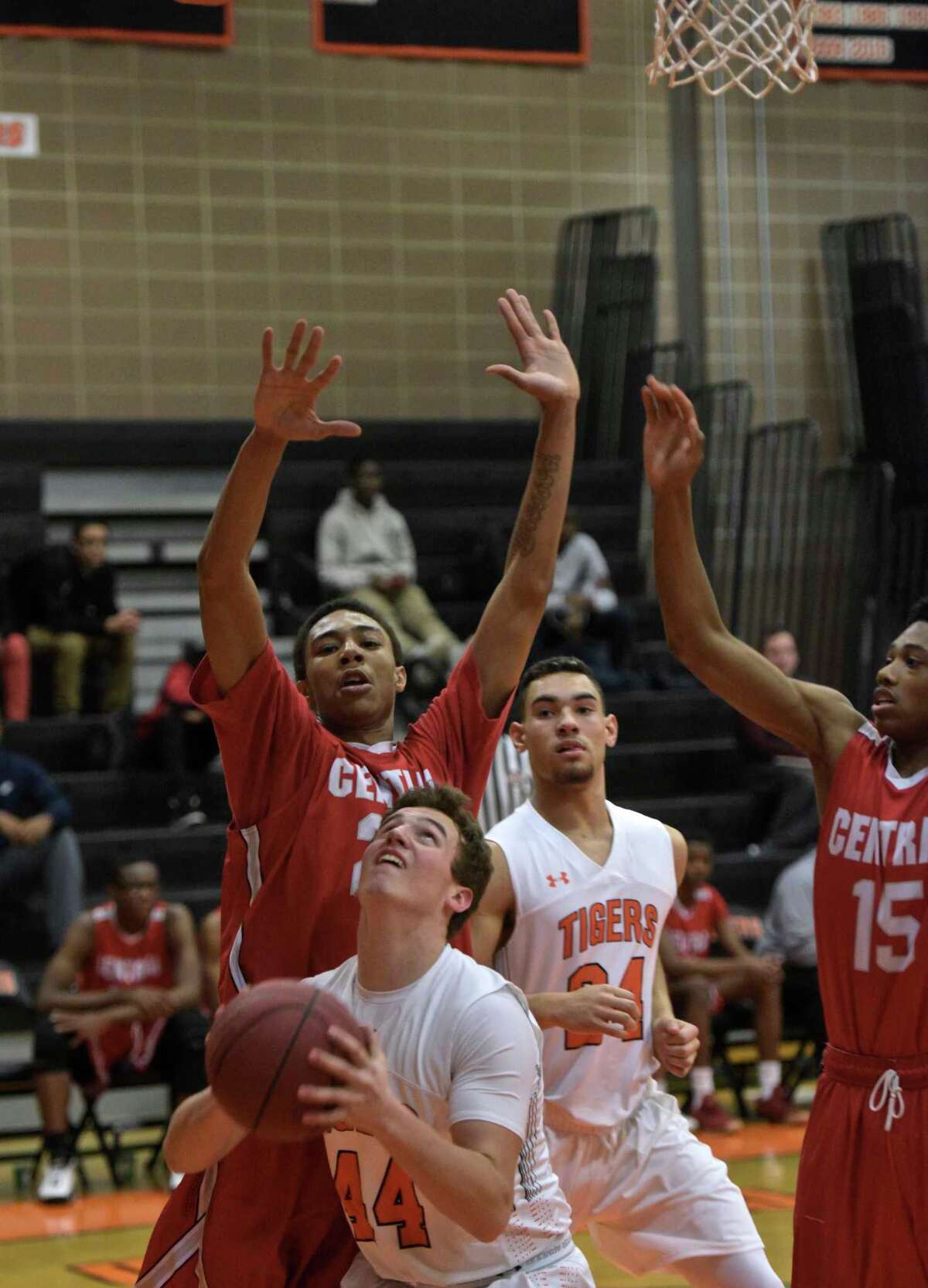 Boys basketball: Ridgefield pulls away from Central late