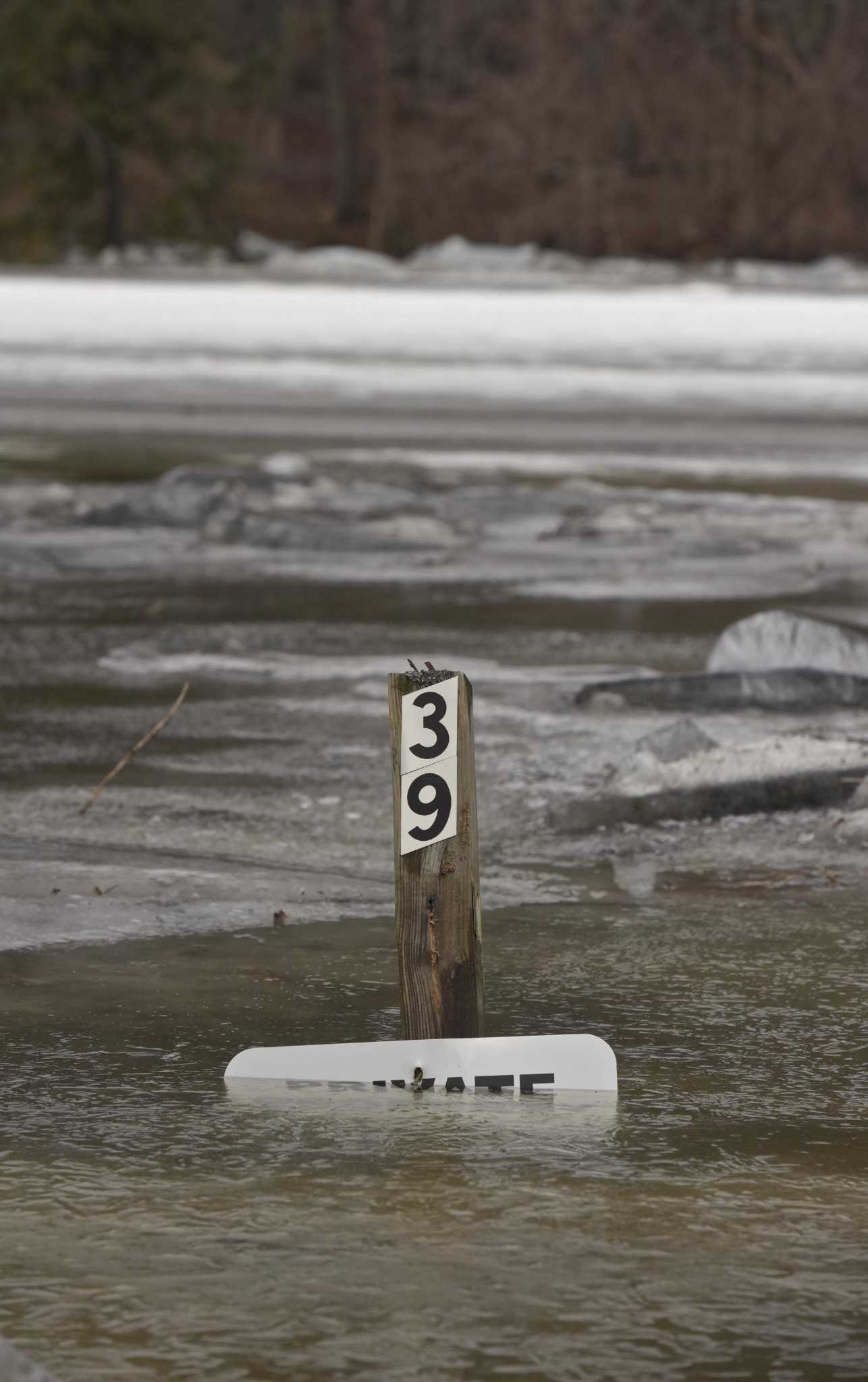 Dam sparks ice tourism in Kent