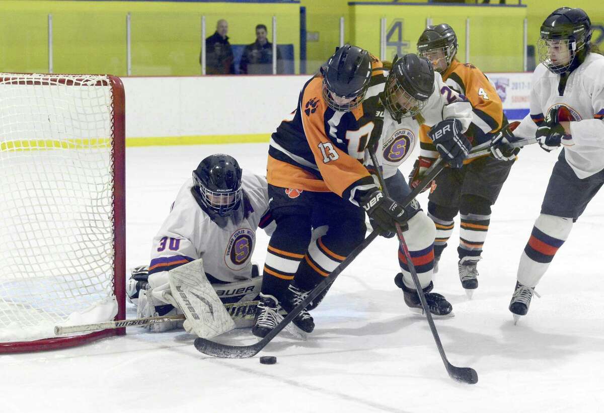 Ridgefield girls hockey blanks SWS, 3-0