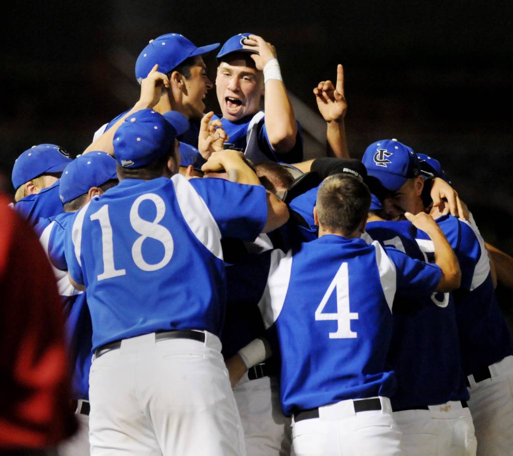 Riders storm to crown