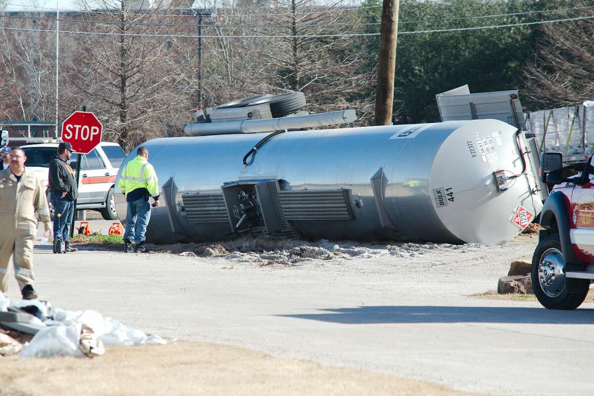 Tanker trailer containing methanol overturns in South Houston