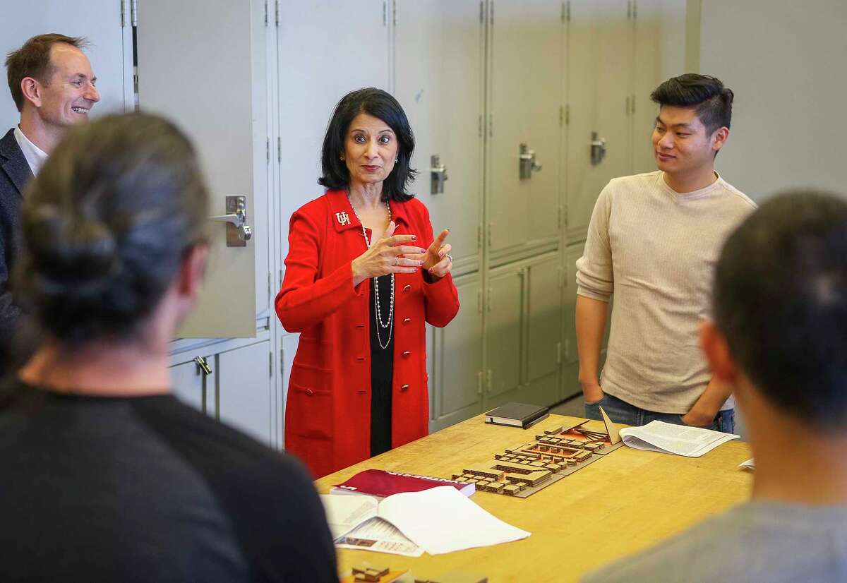 Renu Khator UH slideshow