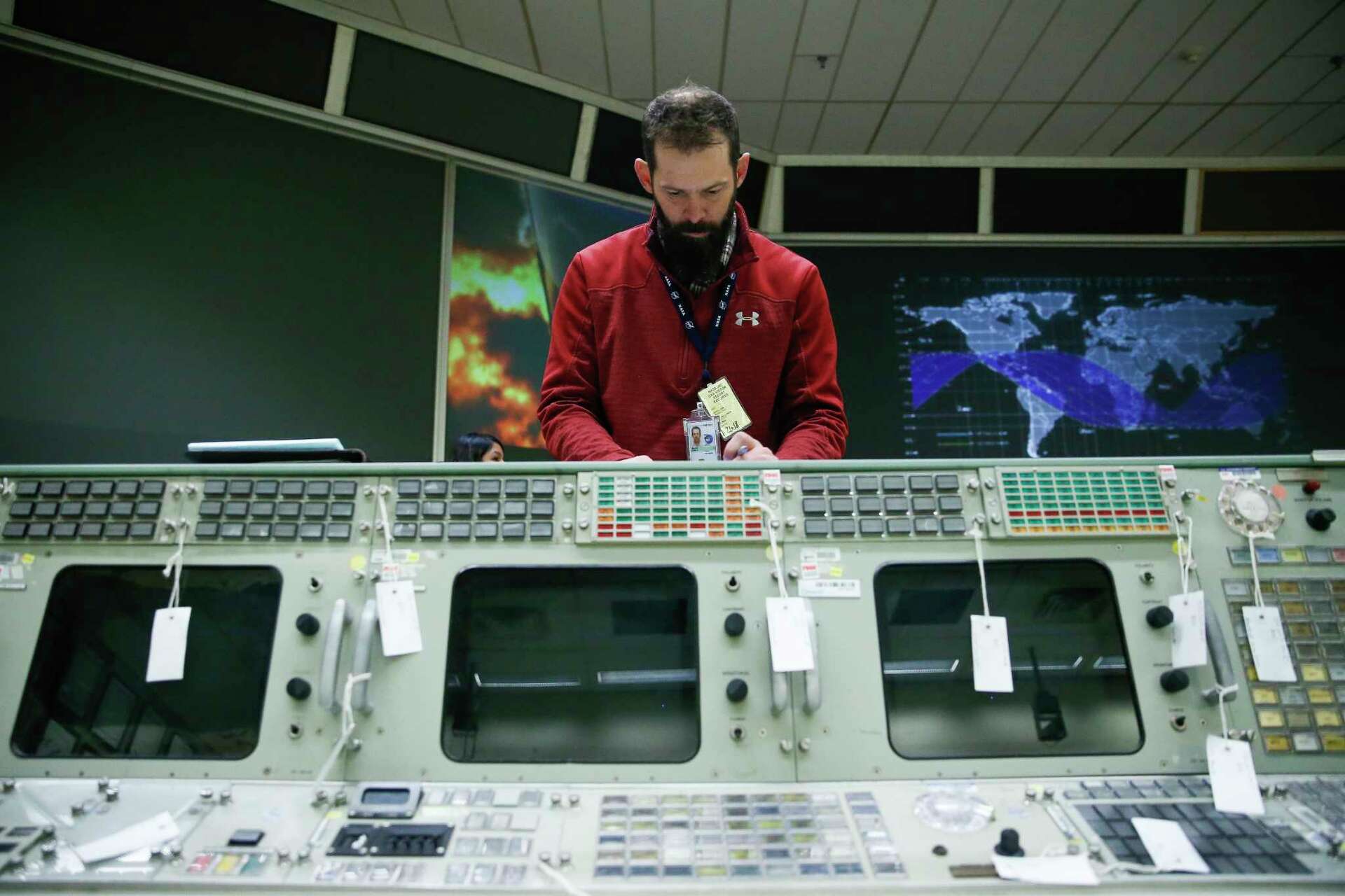 NASA removes a piece of historic Mission Control as restoration efforts ...