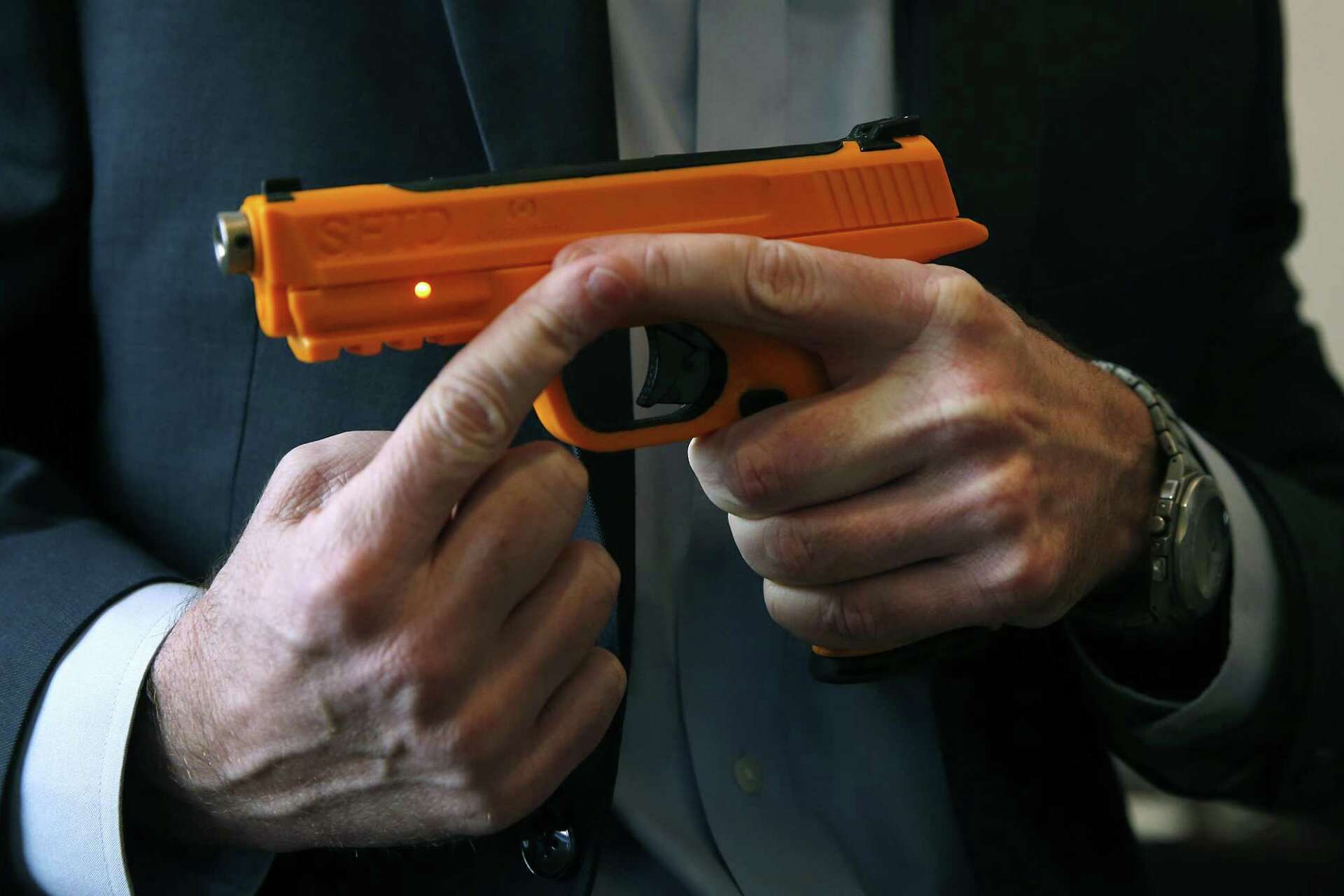 In Washington, state advocates push for smart guns