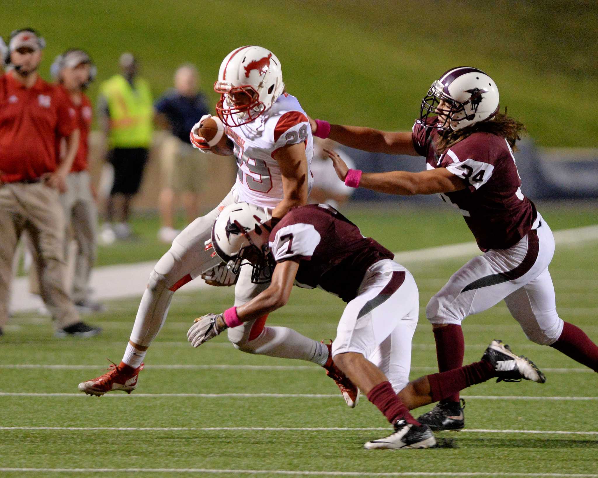 Peguero, Murdock earn 15-6A football awards