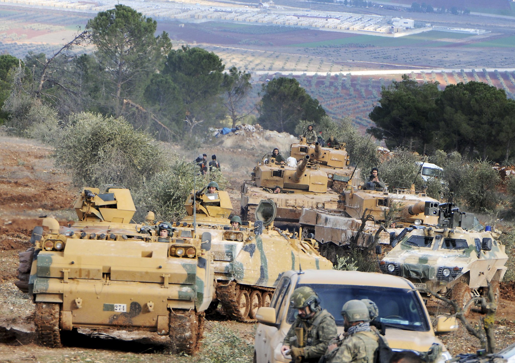 Turkish forces advance against Kurdish targets in Syria
