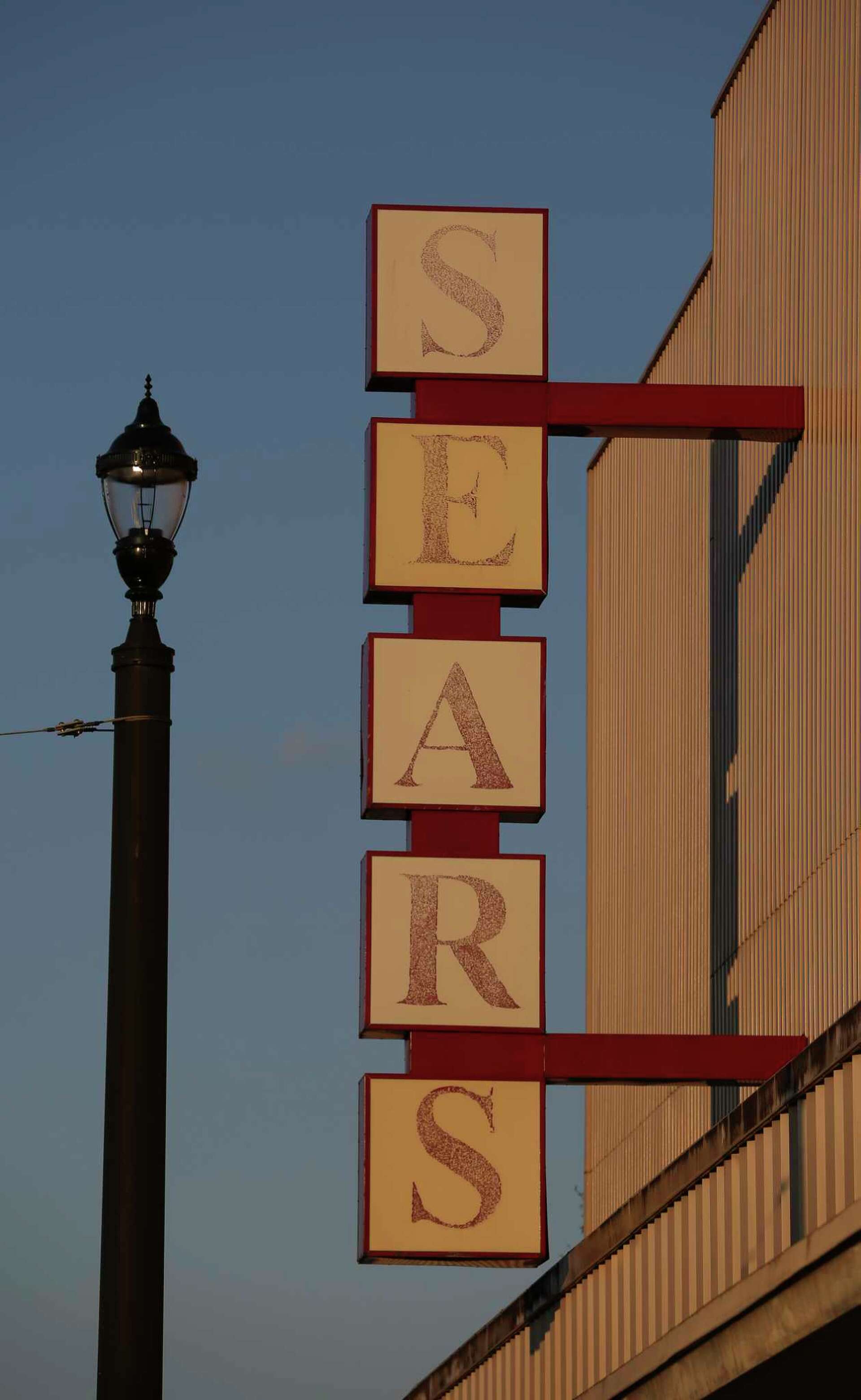 This day in Houston history, Nov. 16, 1939: Shoppers jam newly opened ...