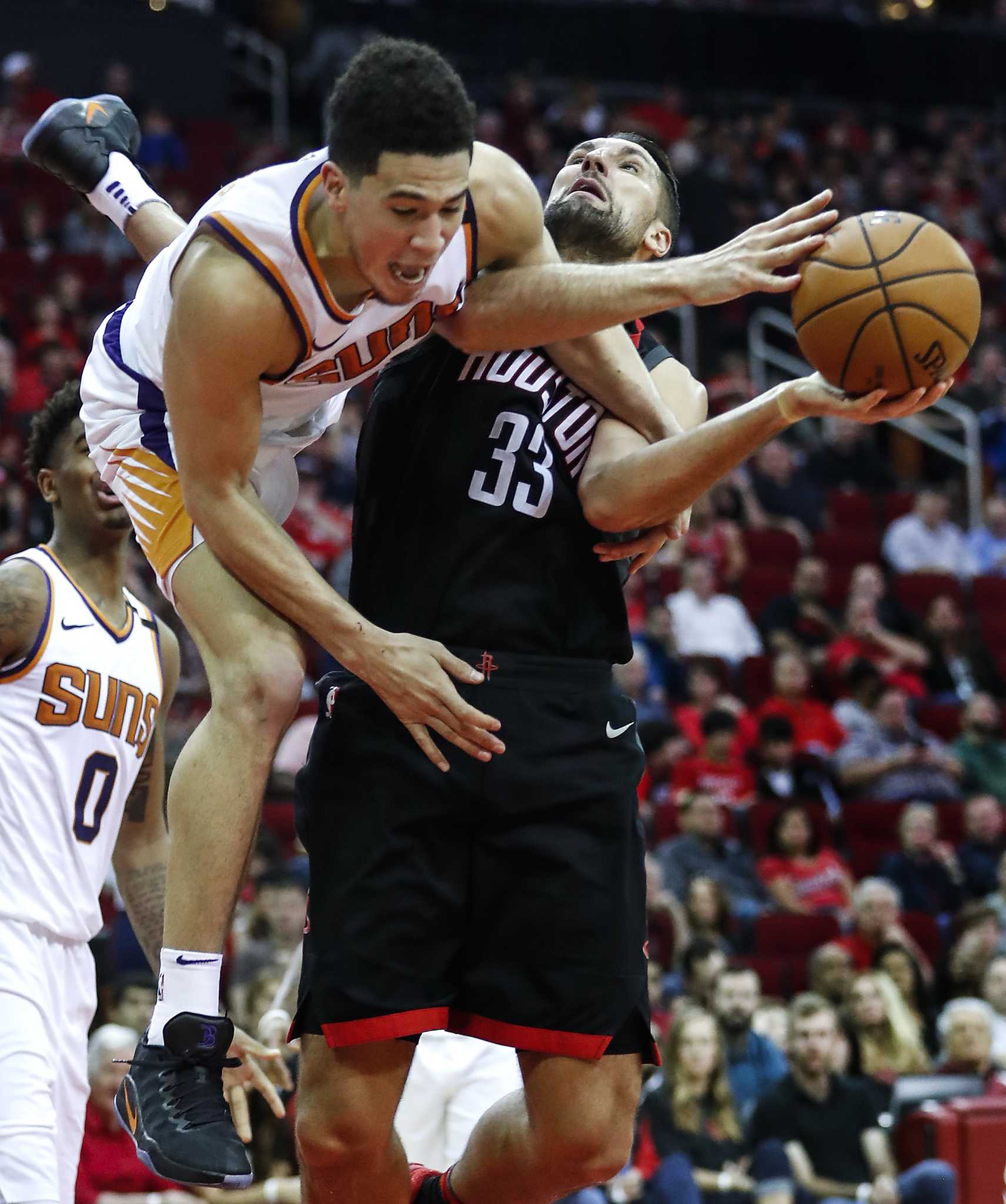 Trevor Ariza injures hamstring in Rockets' win over Suns