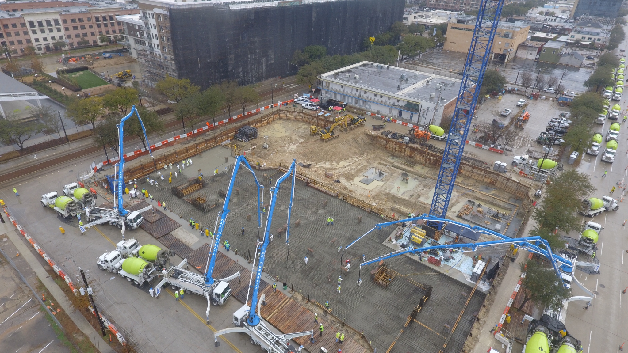 Report: Apartment/commercial construction retreats in U.S., holds ...