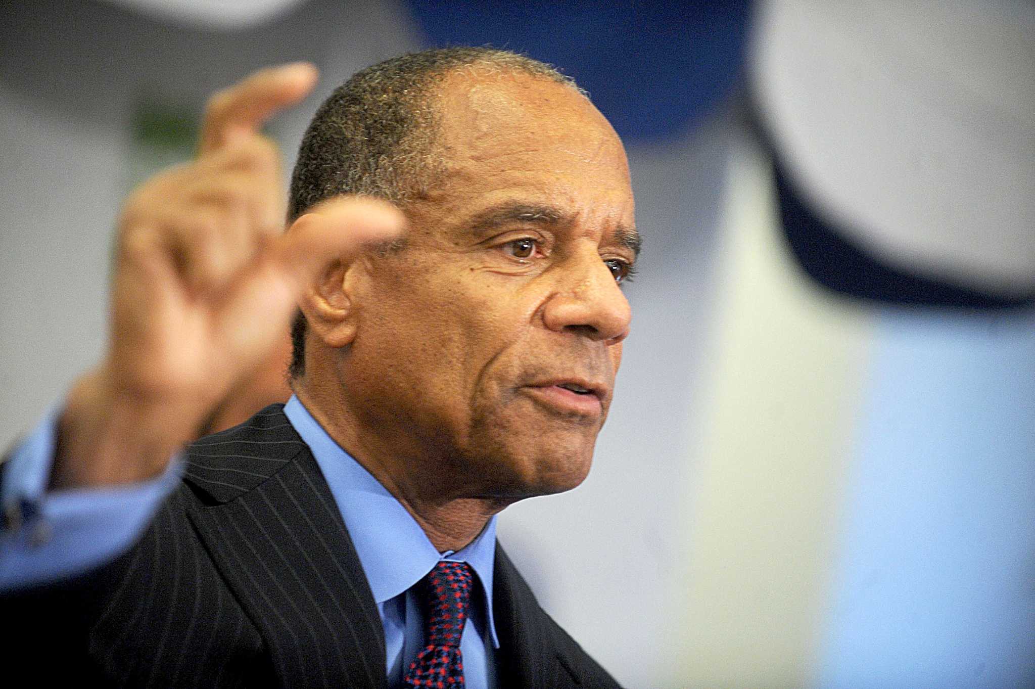 Chenault dealt with crises, competition as head of American Express
