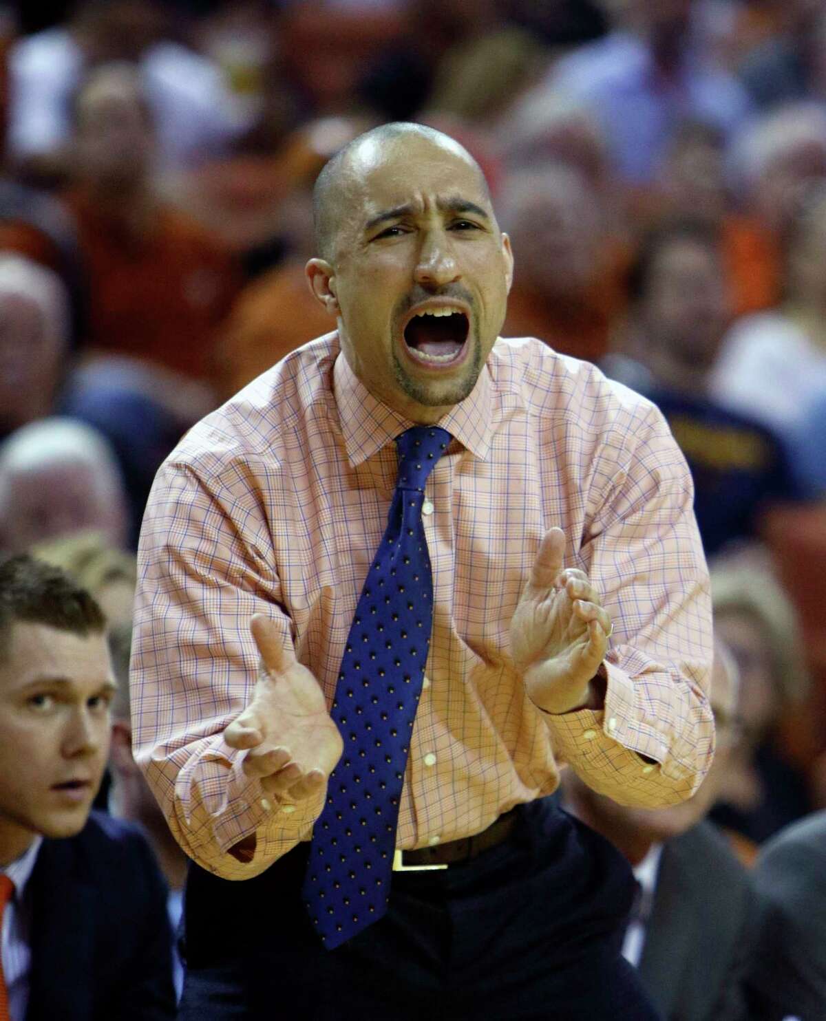 Coach Shaka Smart, others at UT reflect on NCAA scandal