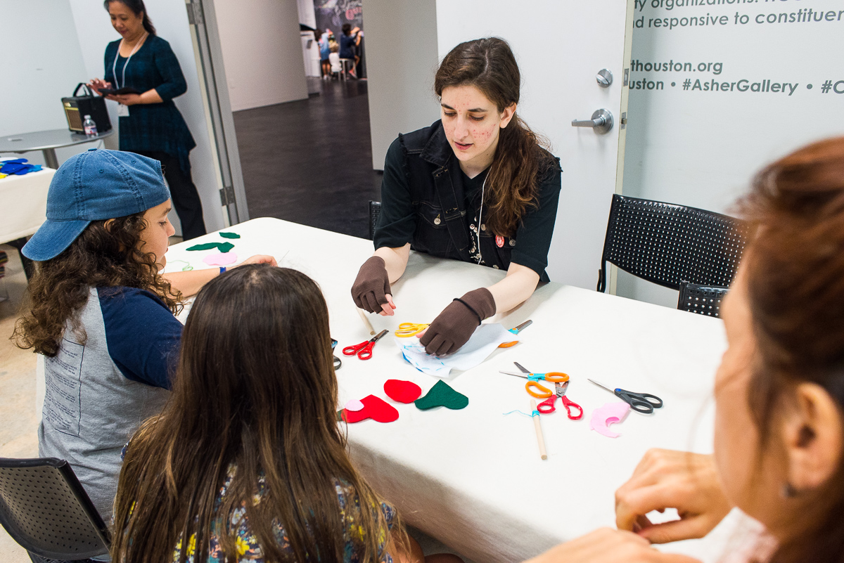 Hands-on (fine) art projects made for young artists