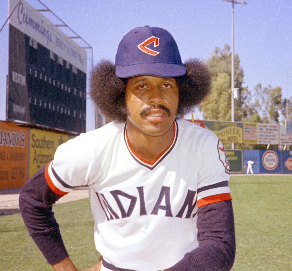 Oscar Gamble, outfielder known for bat and afro in 1970s, dies at 68