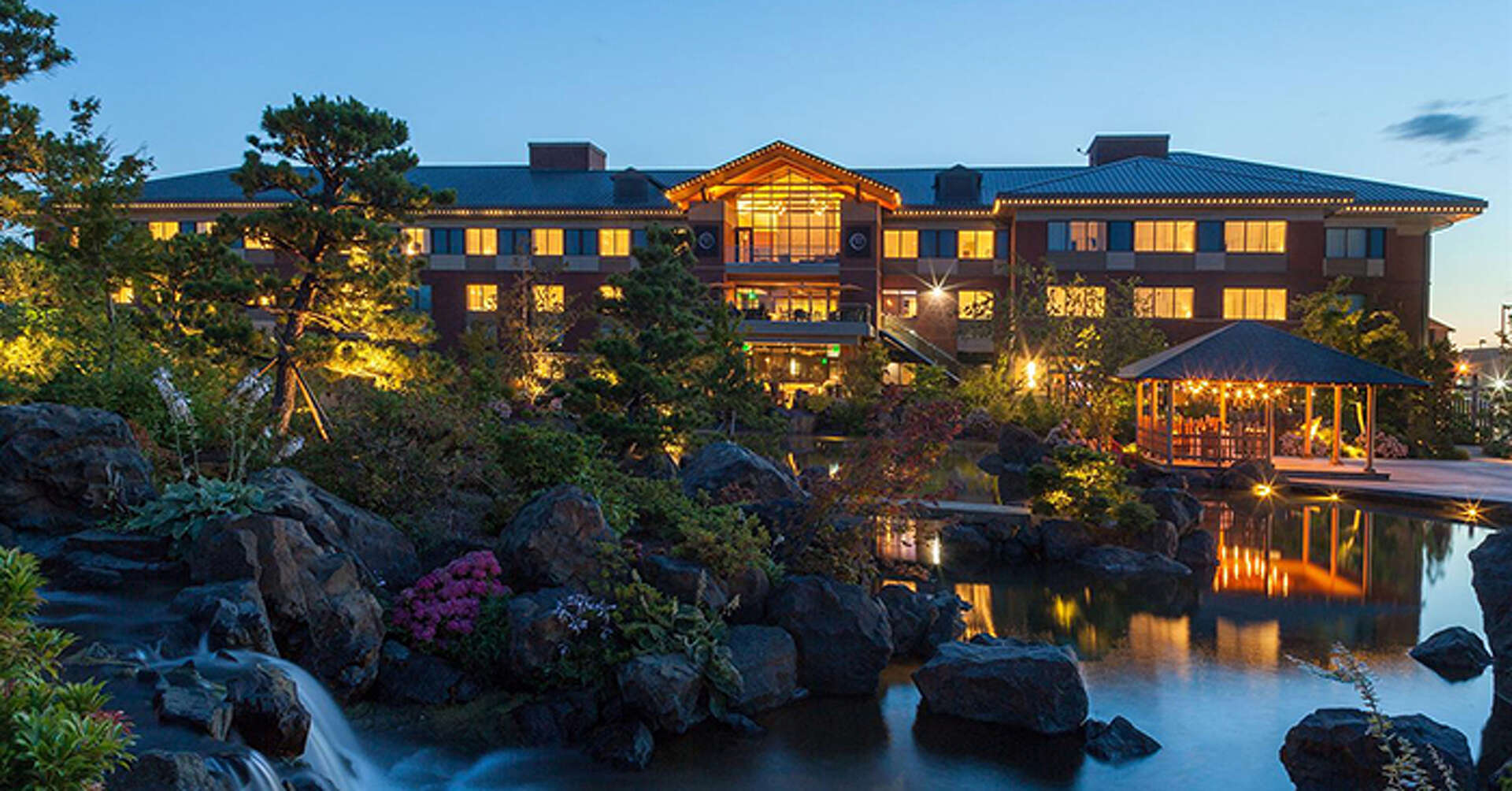 5 reasons to choose a hotel for the holidays