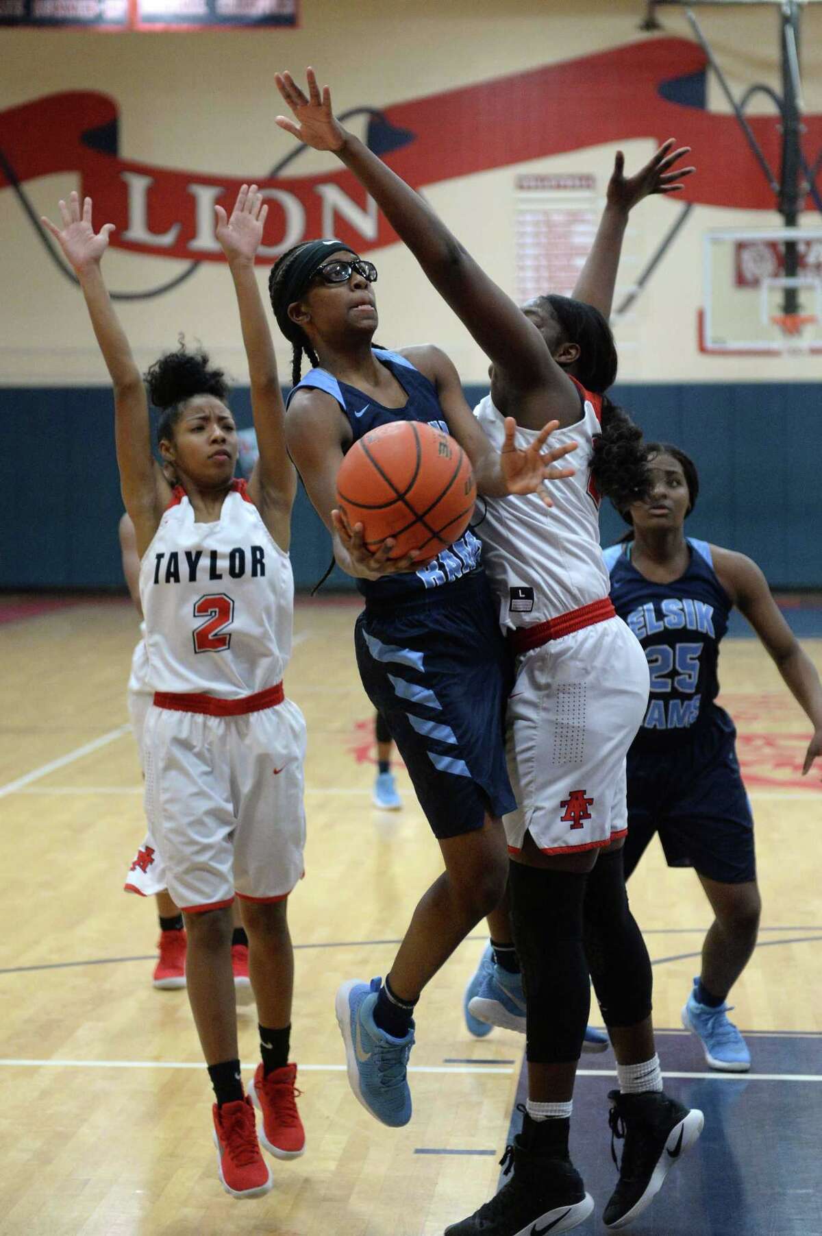 Elsik girls in playoffs with fifth straight win