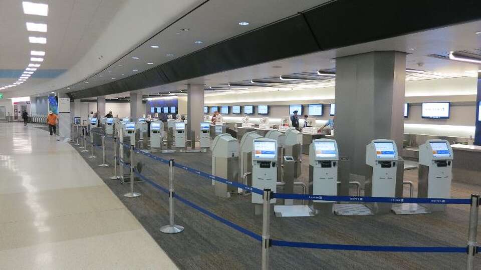A germaphobe’s air travel guide: The dirtiest places at the airport, on ...