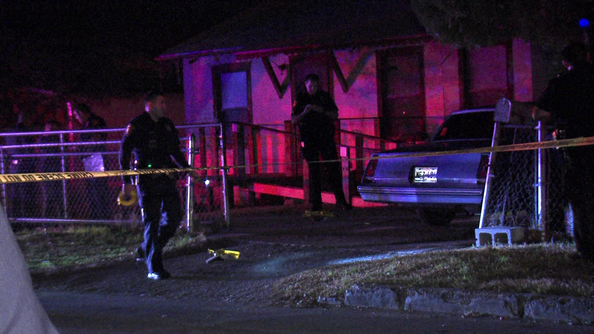 Man gunned down in driveway while fleeing suspects on NW side, police say
