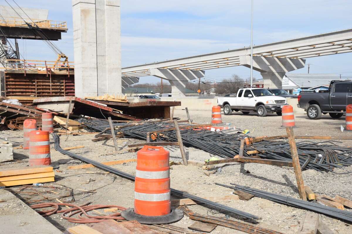 2 workers crushed by 1,000 pounds of rebar in construction accident on ...
