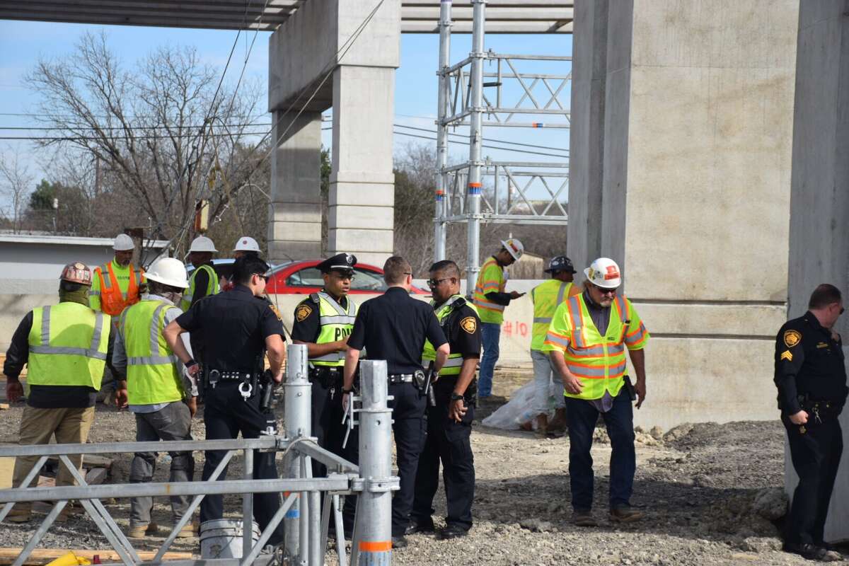 2 workers crushed by 1,000 pounds of rebar in construction accident on ...