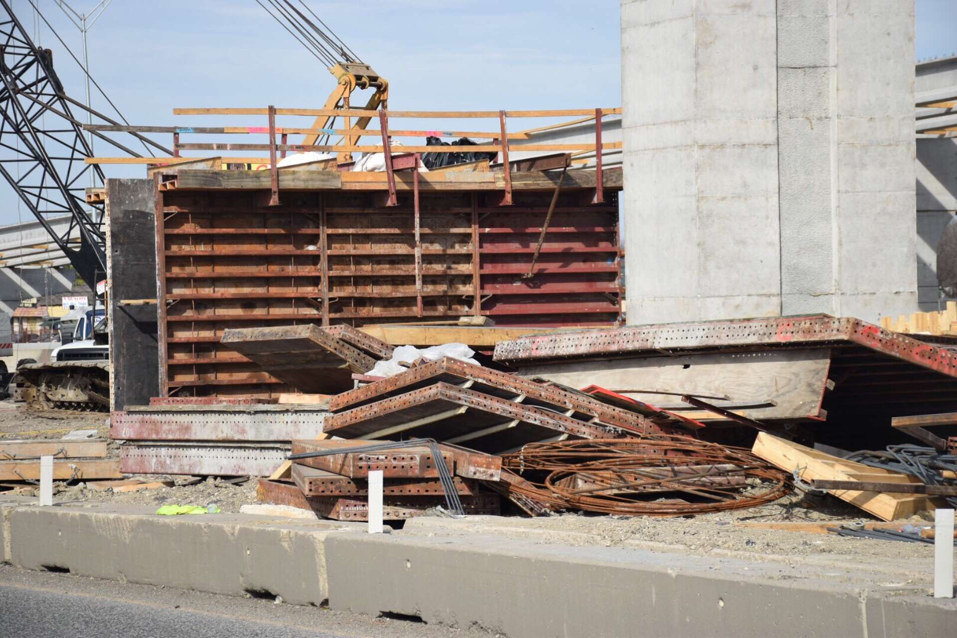 2 workers crushed by 1,000 pounds of rebar in construction accident on ...