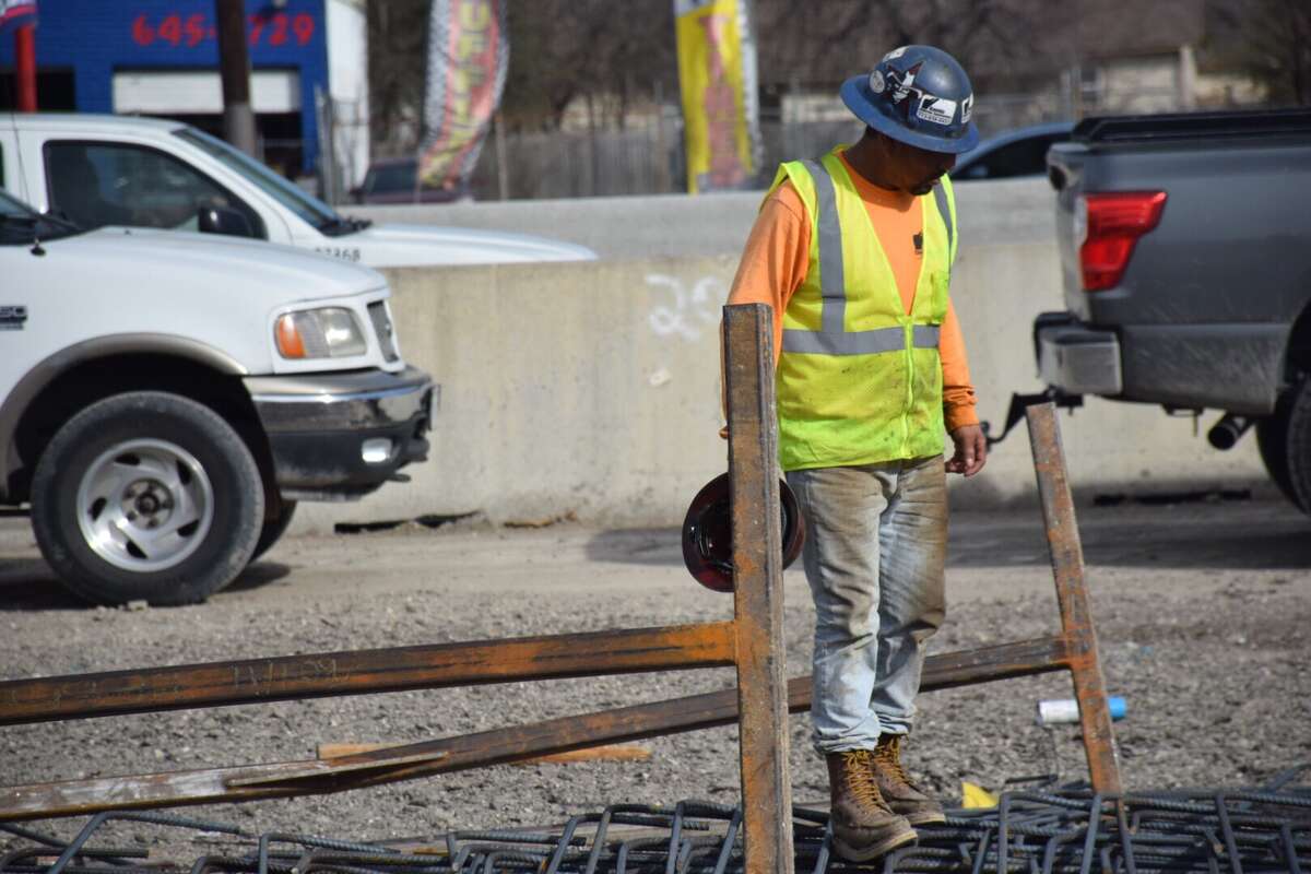 2 workers crushed by 1,000 pounds of rebar in construction accident on ...