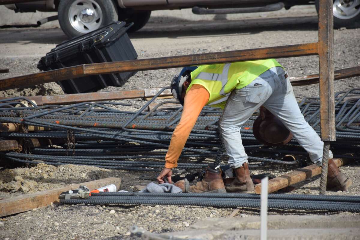 2 workers crushed by 1,000 pounds of rebar in construction accident on ...