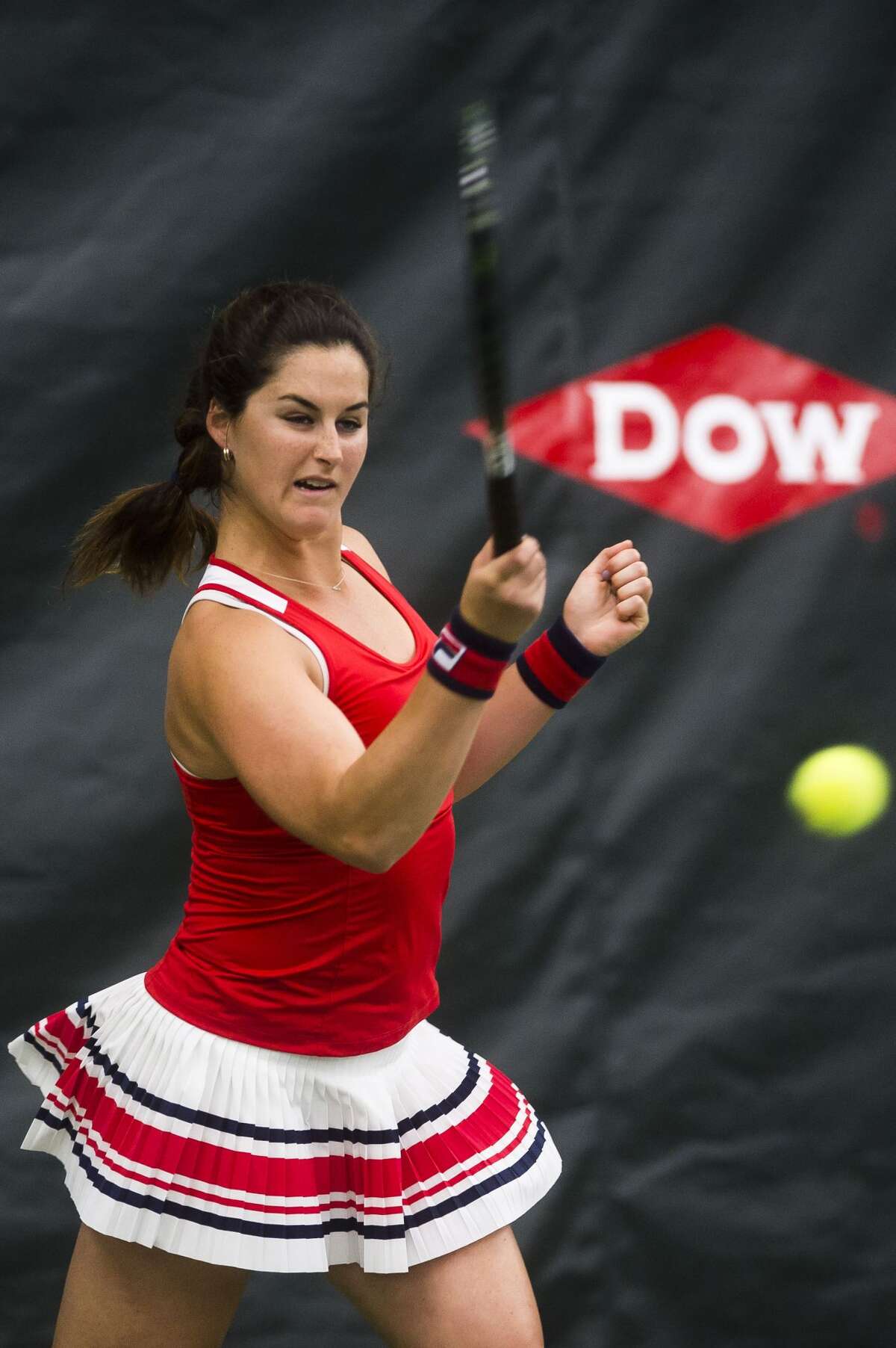 Top seeds cruise into DTC quarterfinals