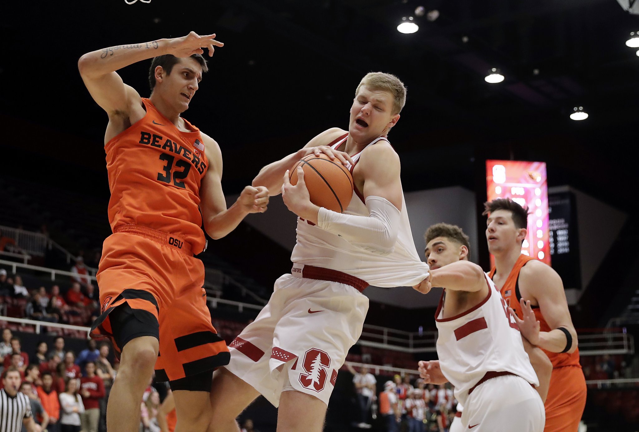 With big first half, Reid Travis helps Stanford top Oregon State