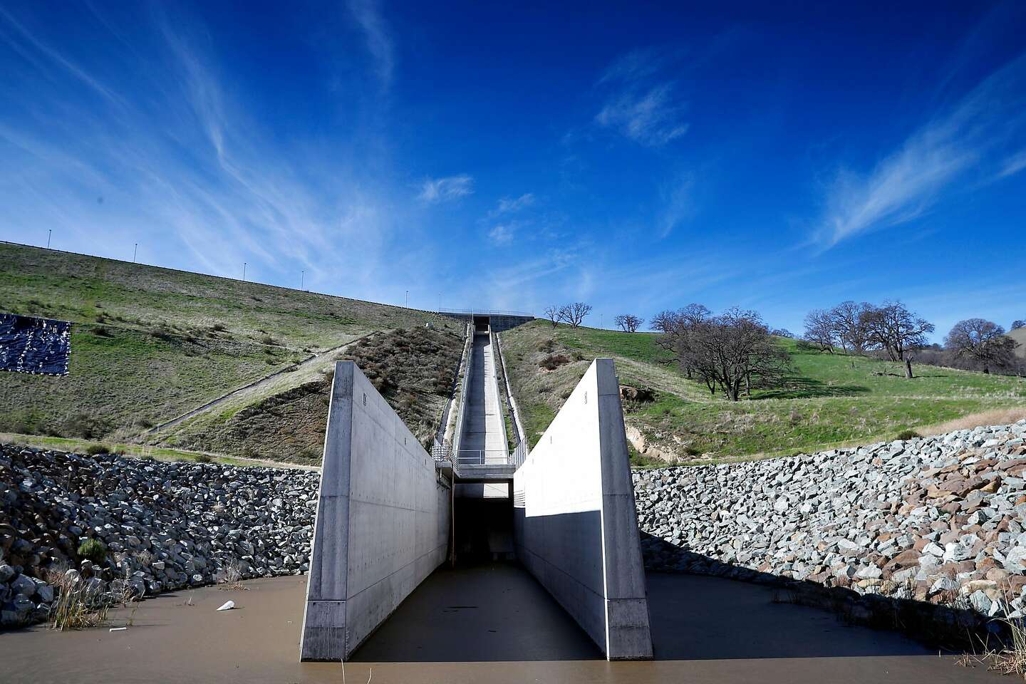 California funds new dams to protect against future drought