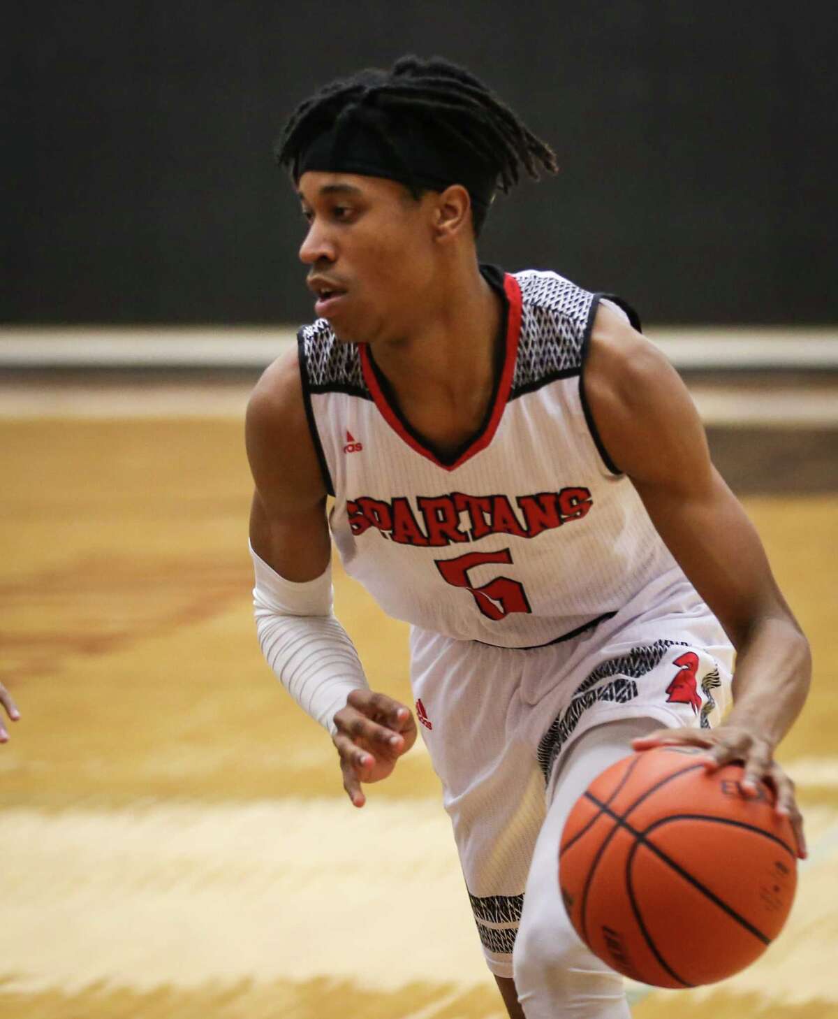 BOYS HOOPS: Humble holds off Porter, remains unbeaten in district