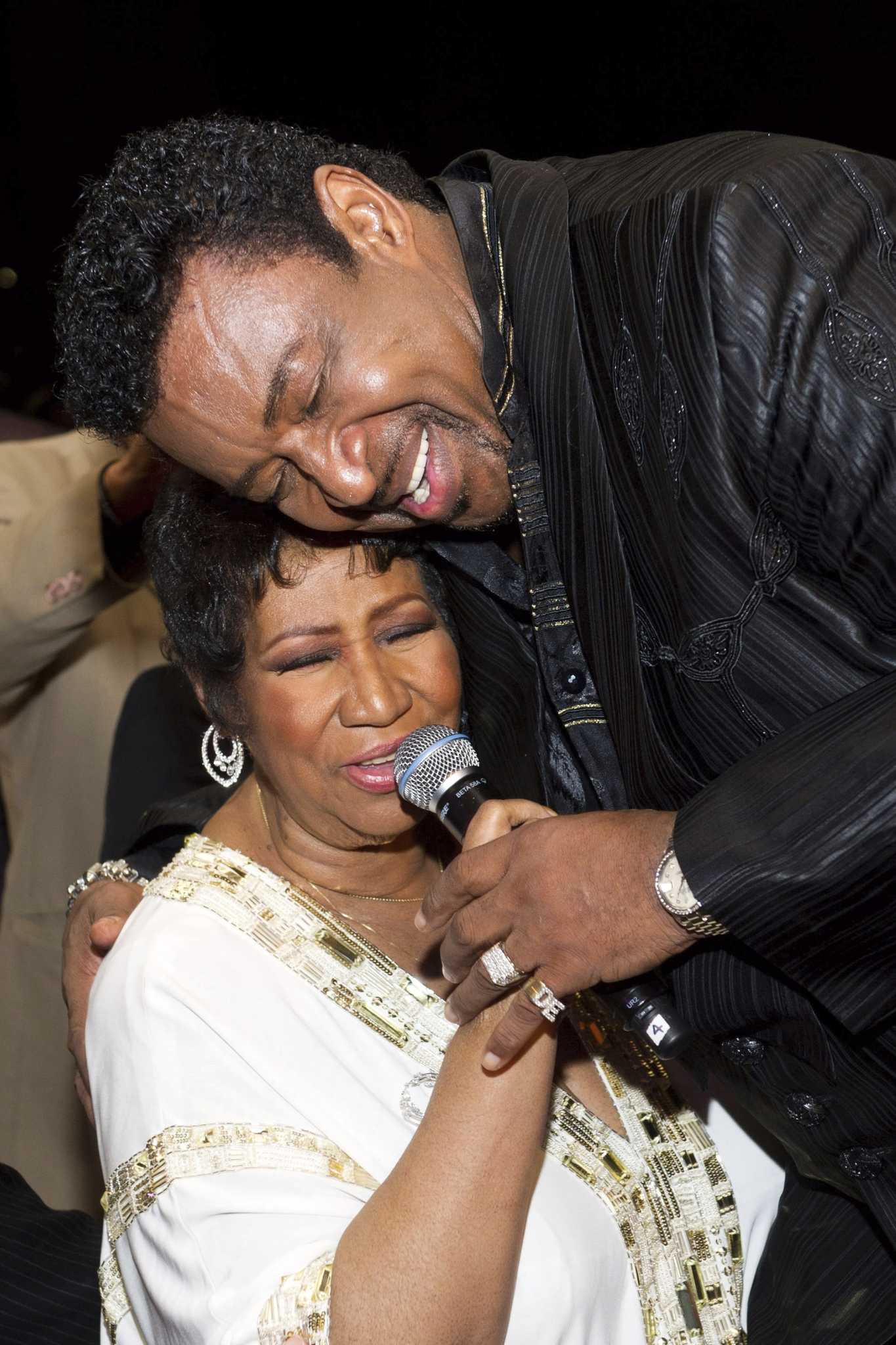 Temptations singer dead at 74