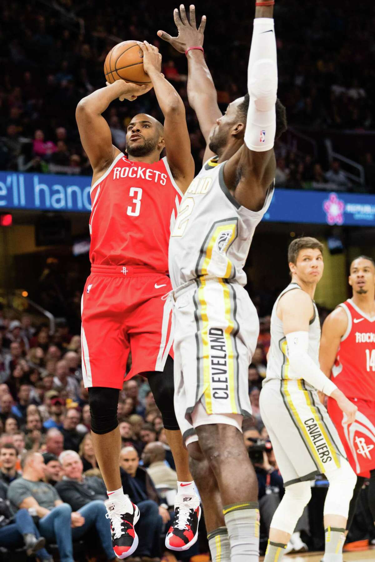 Chris Paul, Rockets overpower Cavaliers