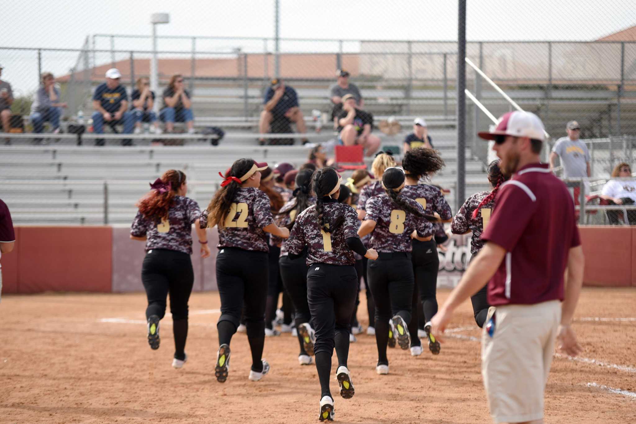 Dustdevils wrap up TAMIU Softball Classic