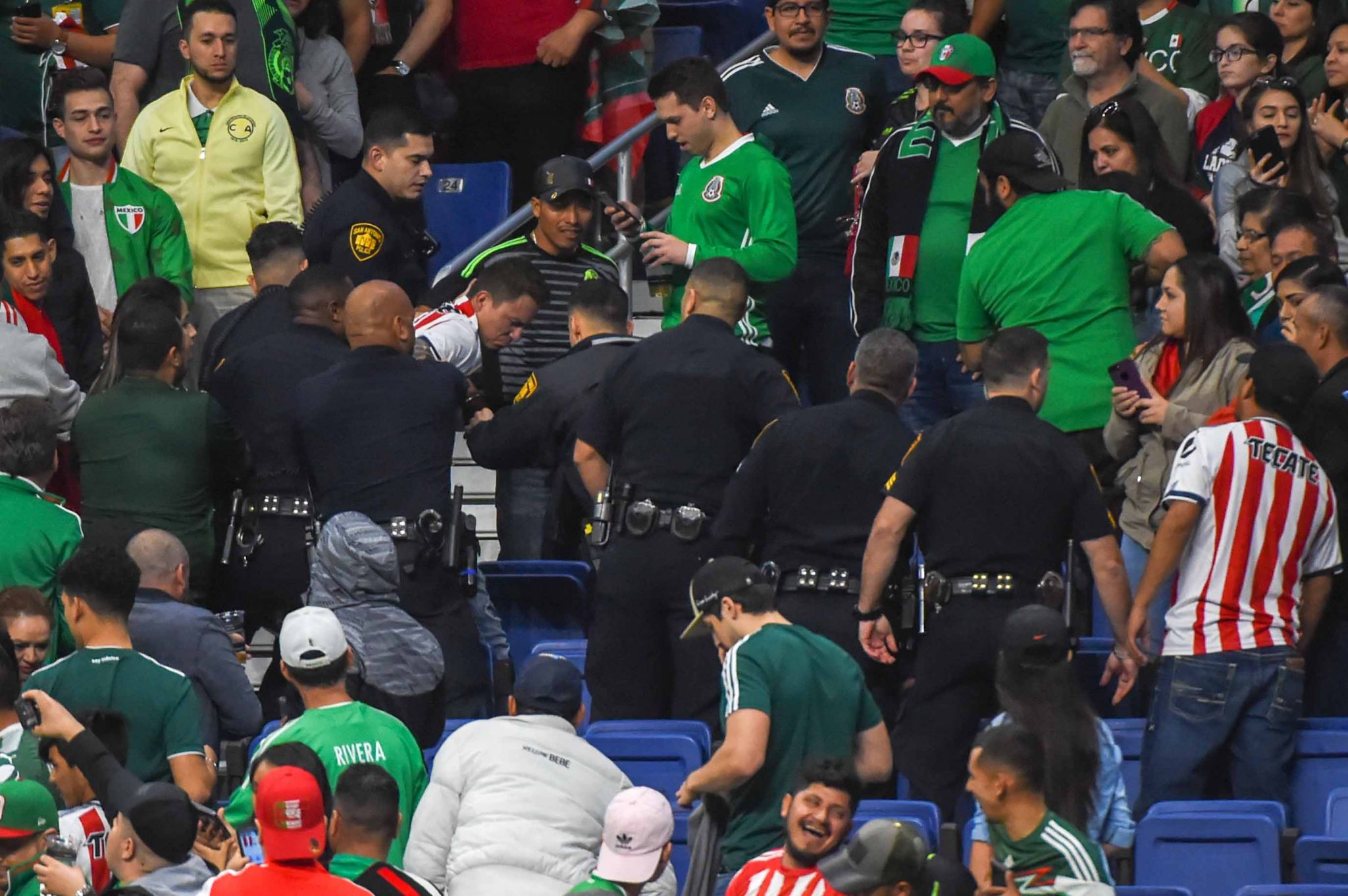 Fan arrested by SAPD after fight breaks out during Mexico soccer game