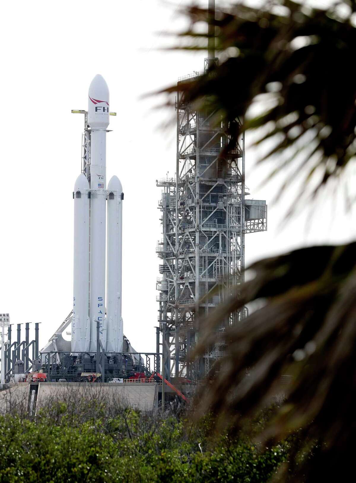 SpaceX readies monster rocket for first test launch
