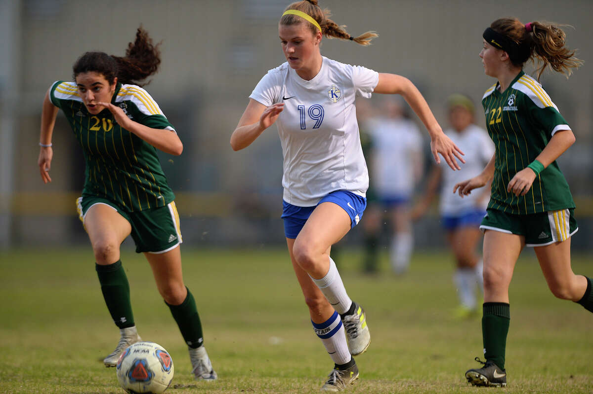 Kelly girls soccer player signs with St. Edwards