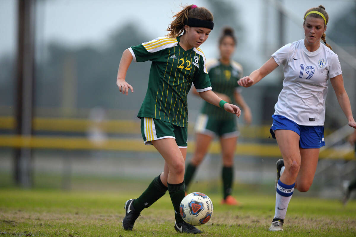Kelly girls soccer player signs with St. Edwards
