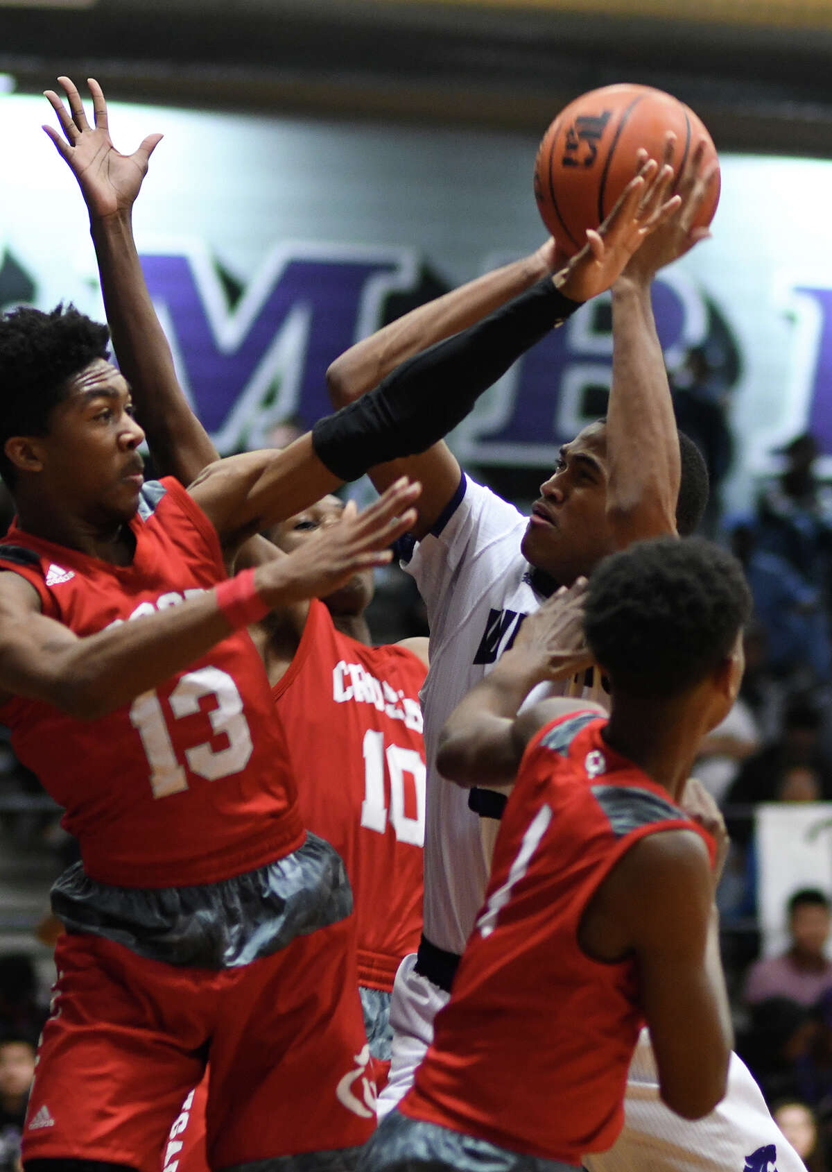 Boys basketball: Humble withstands late push from Crosby