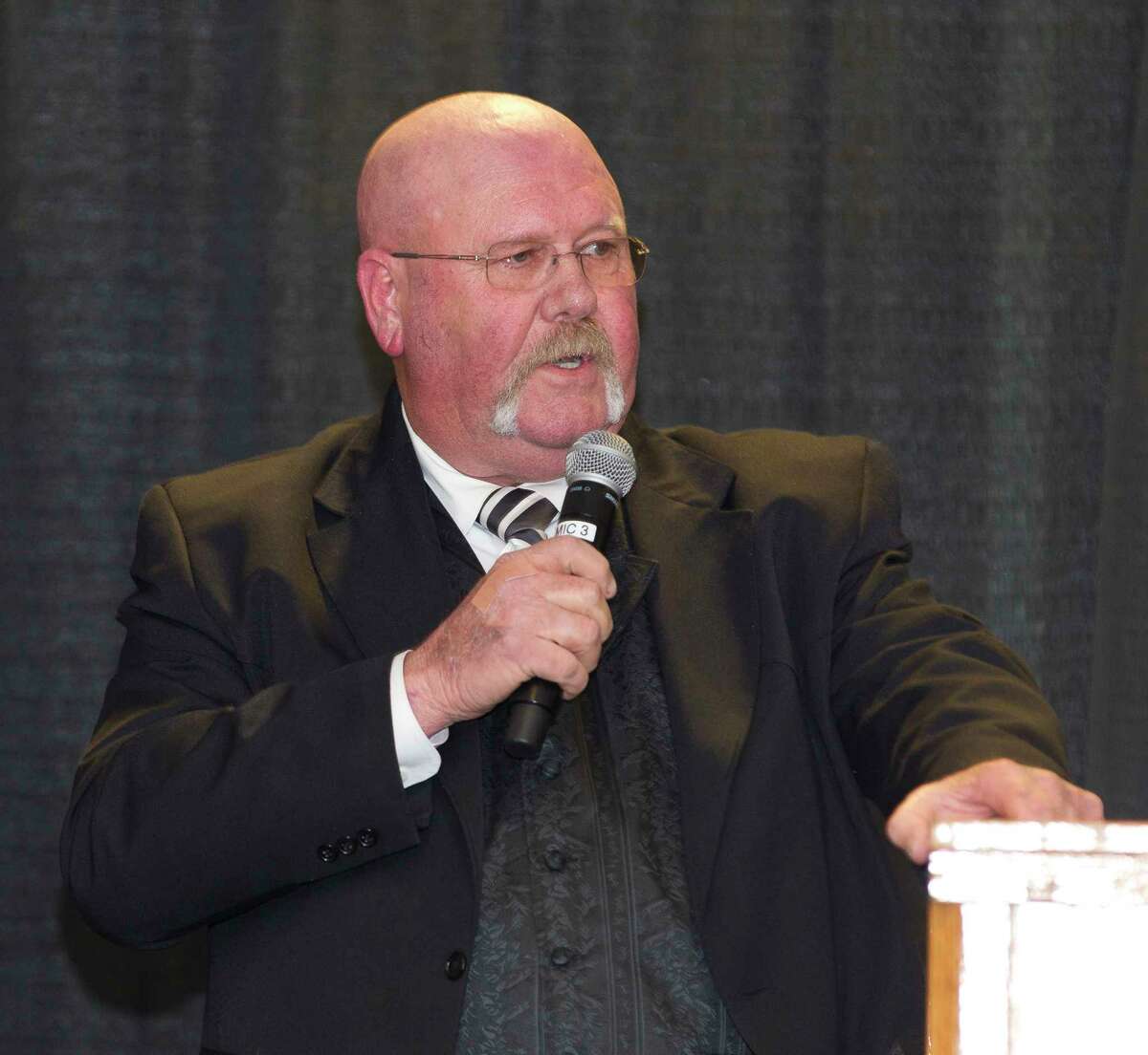 Challenger calls for commissioner's resignation amid reinstatement of ...