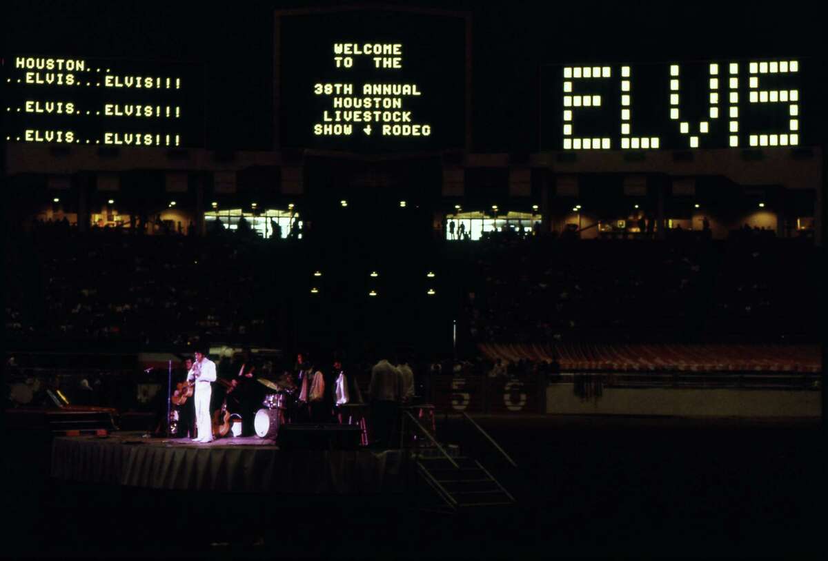 Conspiracy theory says Elvis used his 'dead' twin brother as a body ...