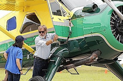 Yes, Harrison Ford uses checklists when he flies