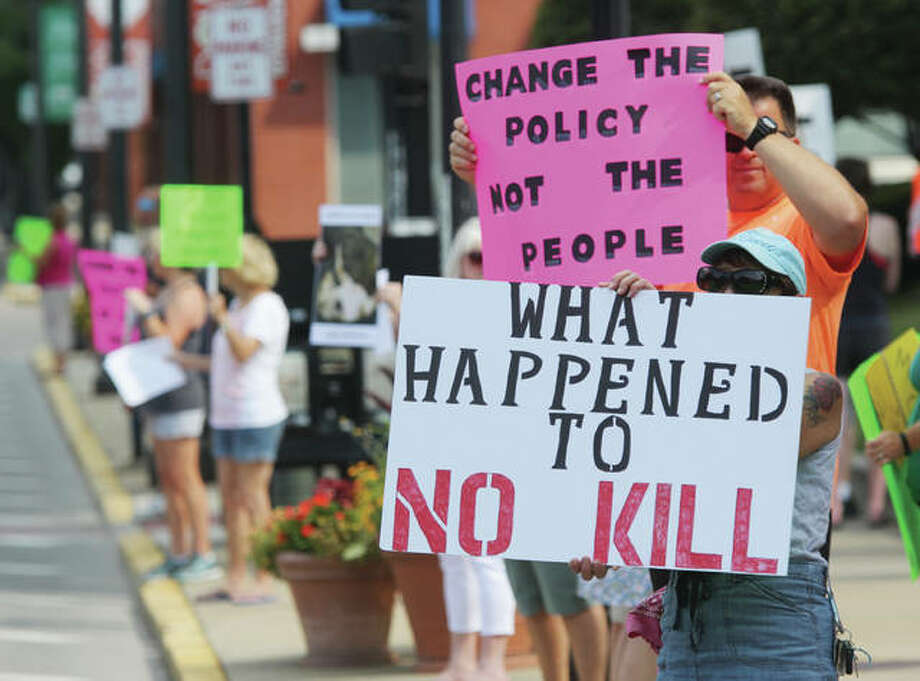 Crowd protests county Animal Control euthanasia - Alton Telegraph