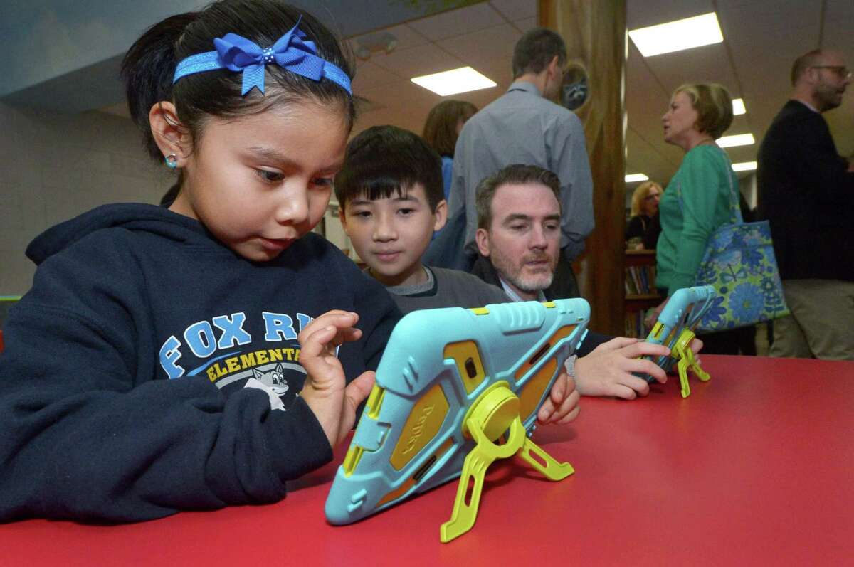 Fox Run Elementary School transforms library for the digital age